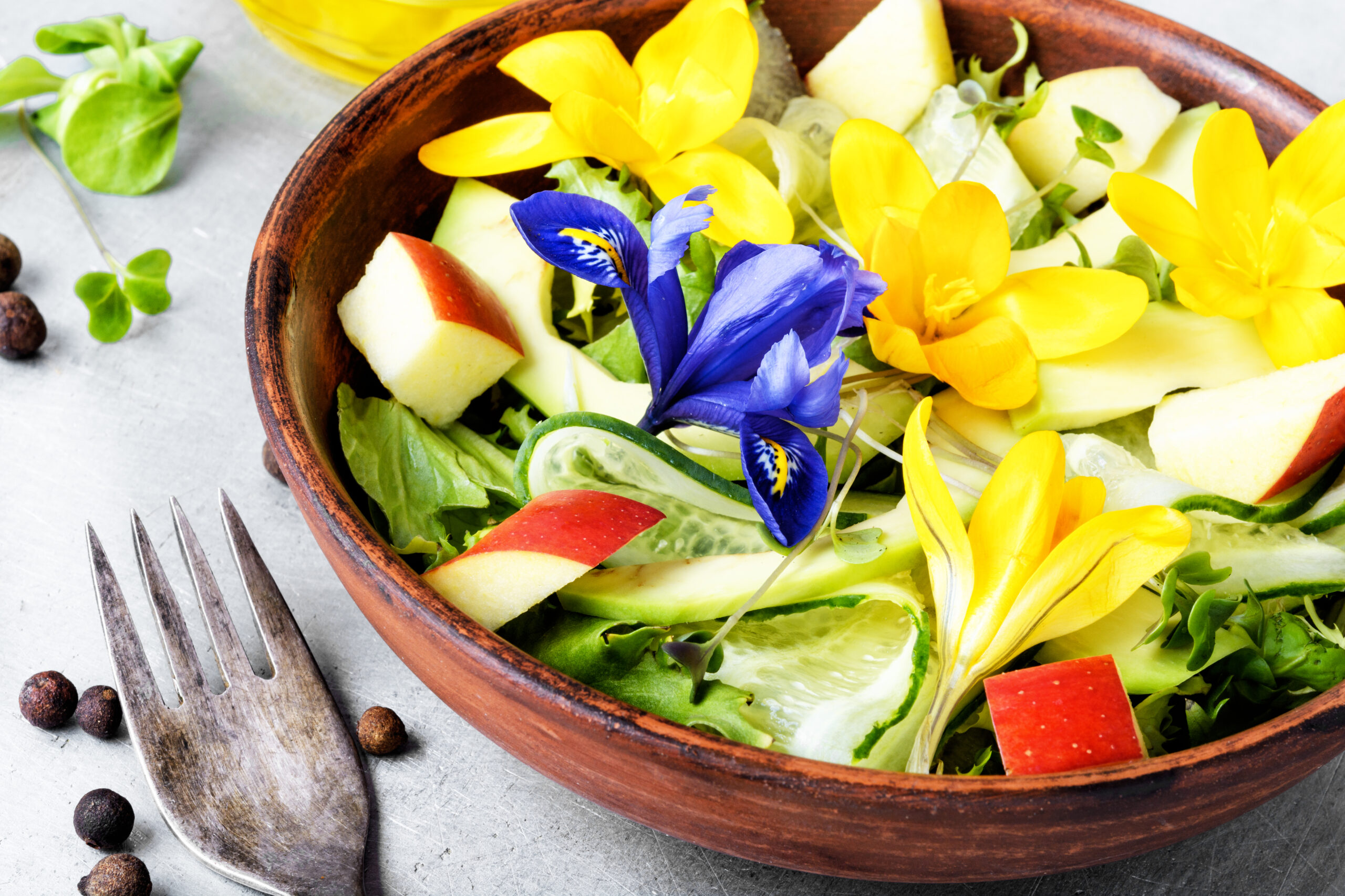 Conheça as flores comestíveis que irão colorir suas refeições